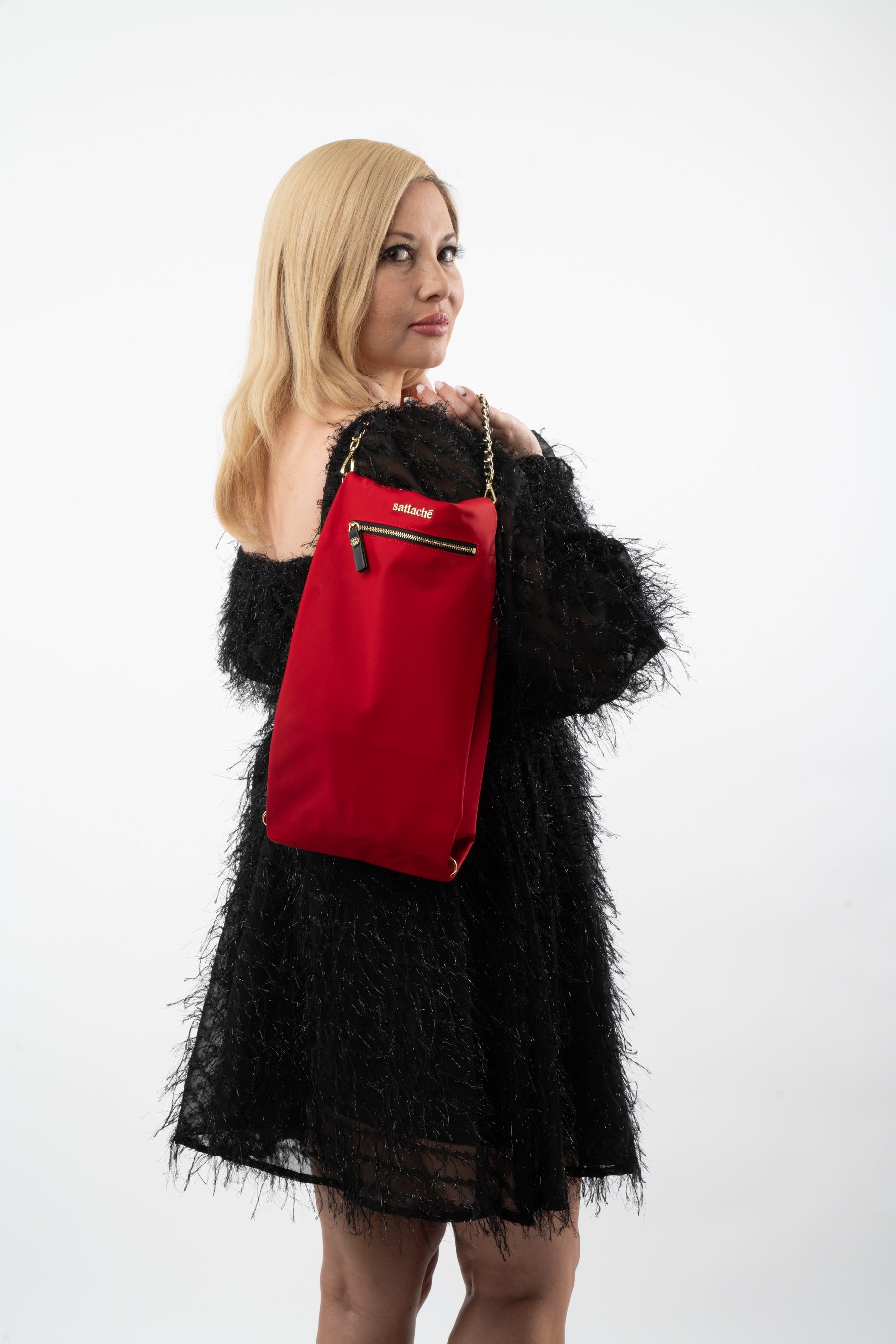 How To Add a Pop of Color This Spring With Our Classic Red Bag – Sattaché