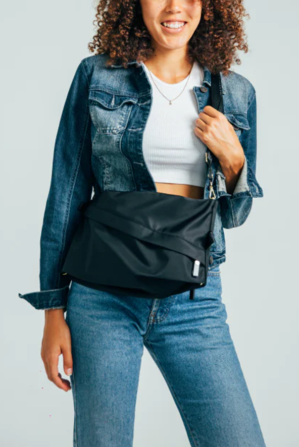 Sling Bag: Over the Shoulder or Across the Chest? – Sattaché